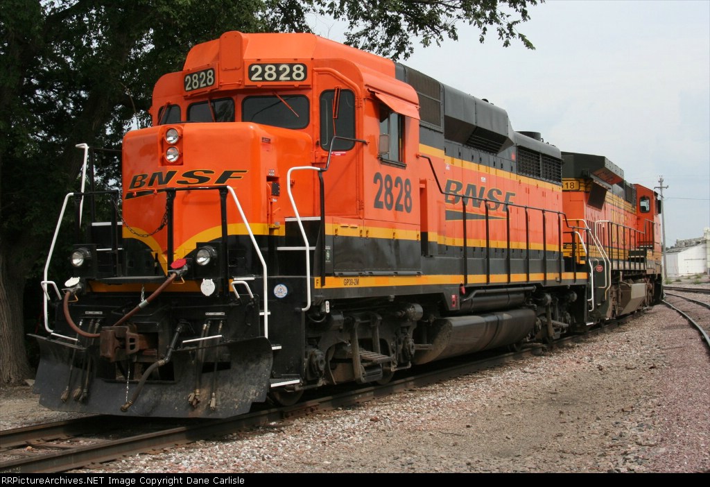 Witness BNSF 2828 GP 39-2M w/ auto start